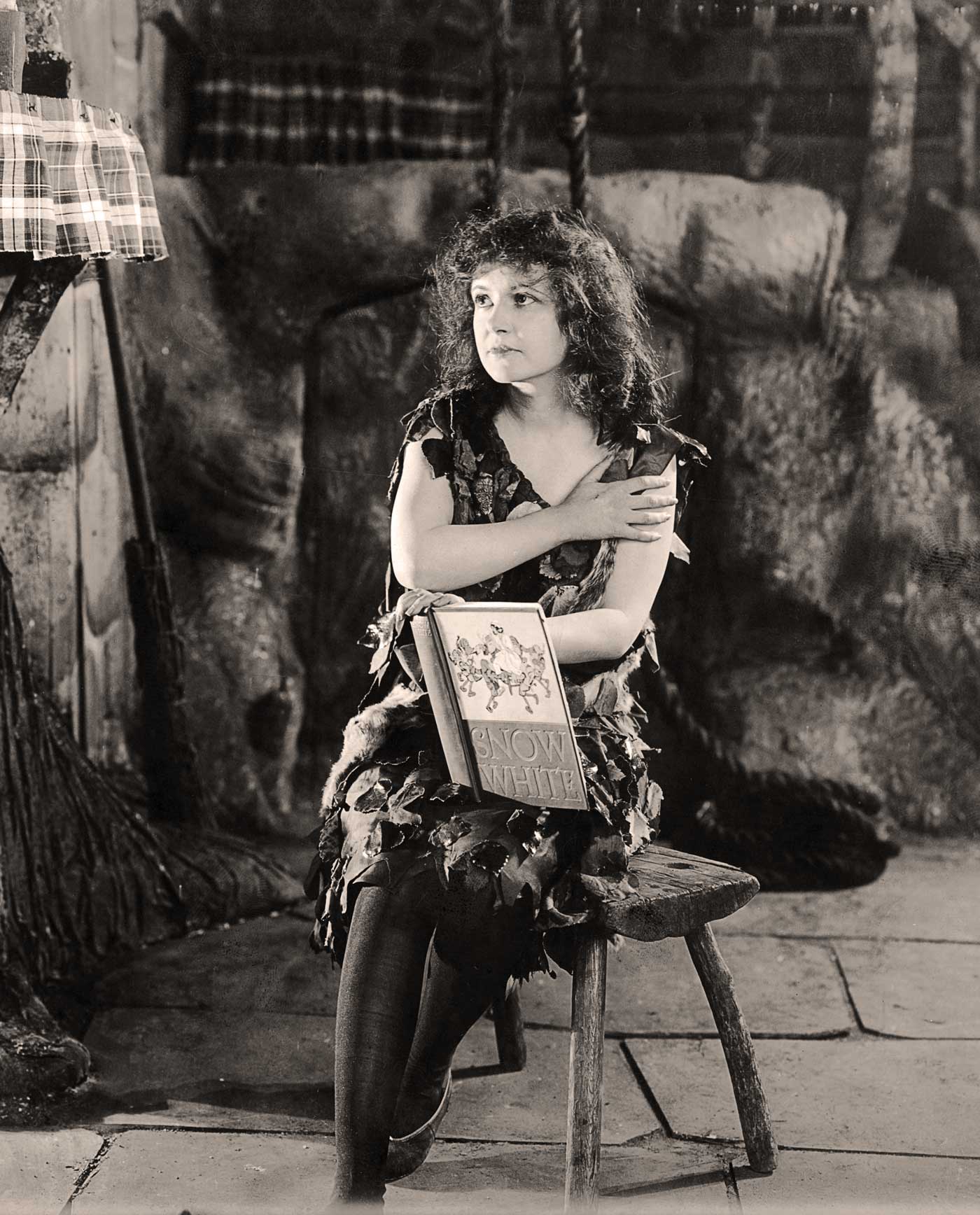 Fun Size Review: Snow White (1916) – Movies Silently